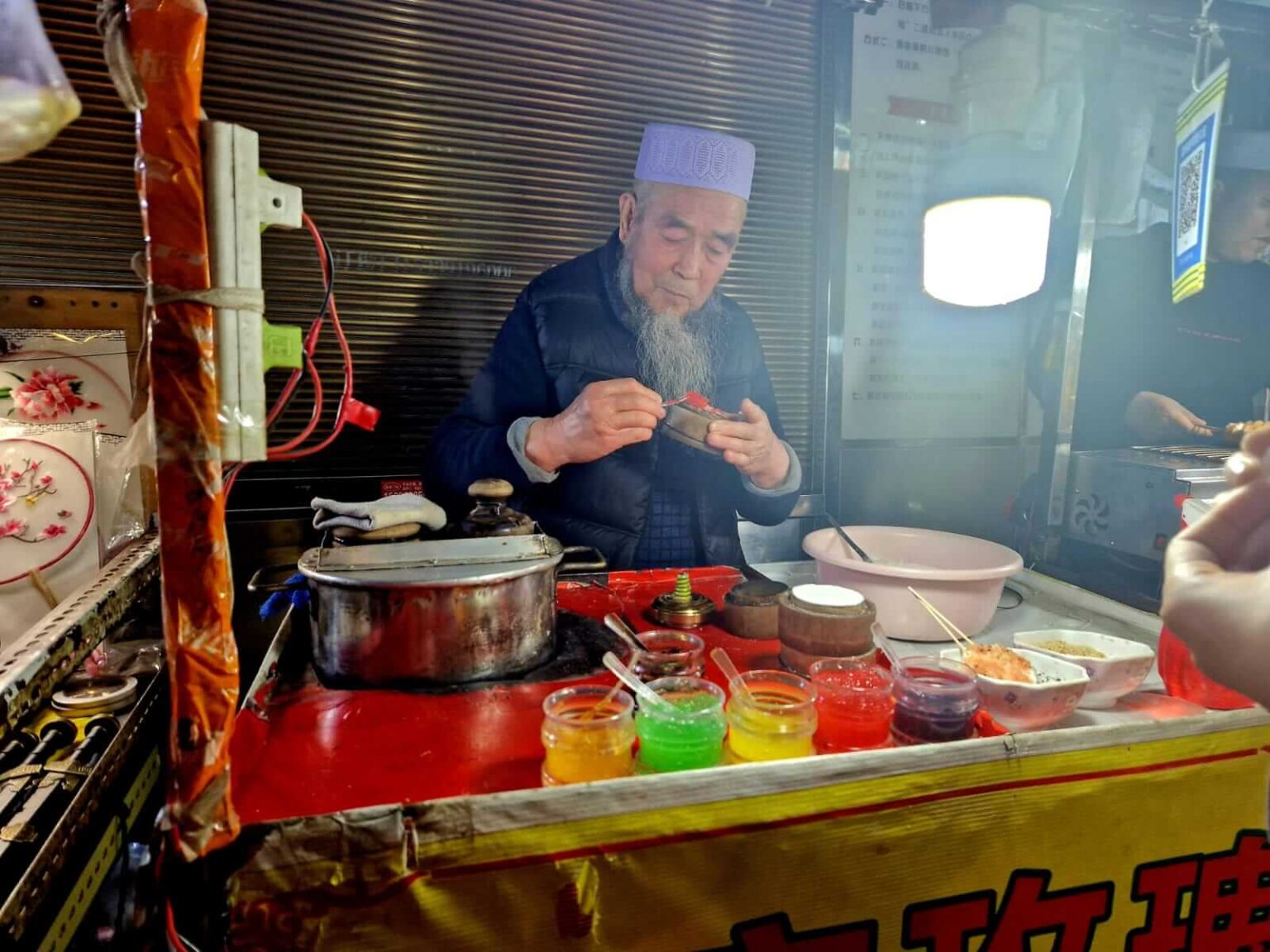 10 Best Tips How To Eat Cheap While Traveling