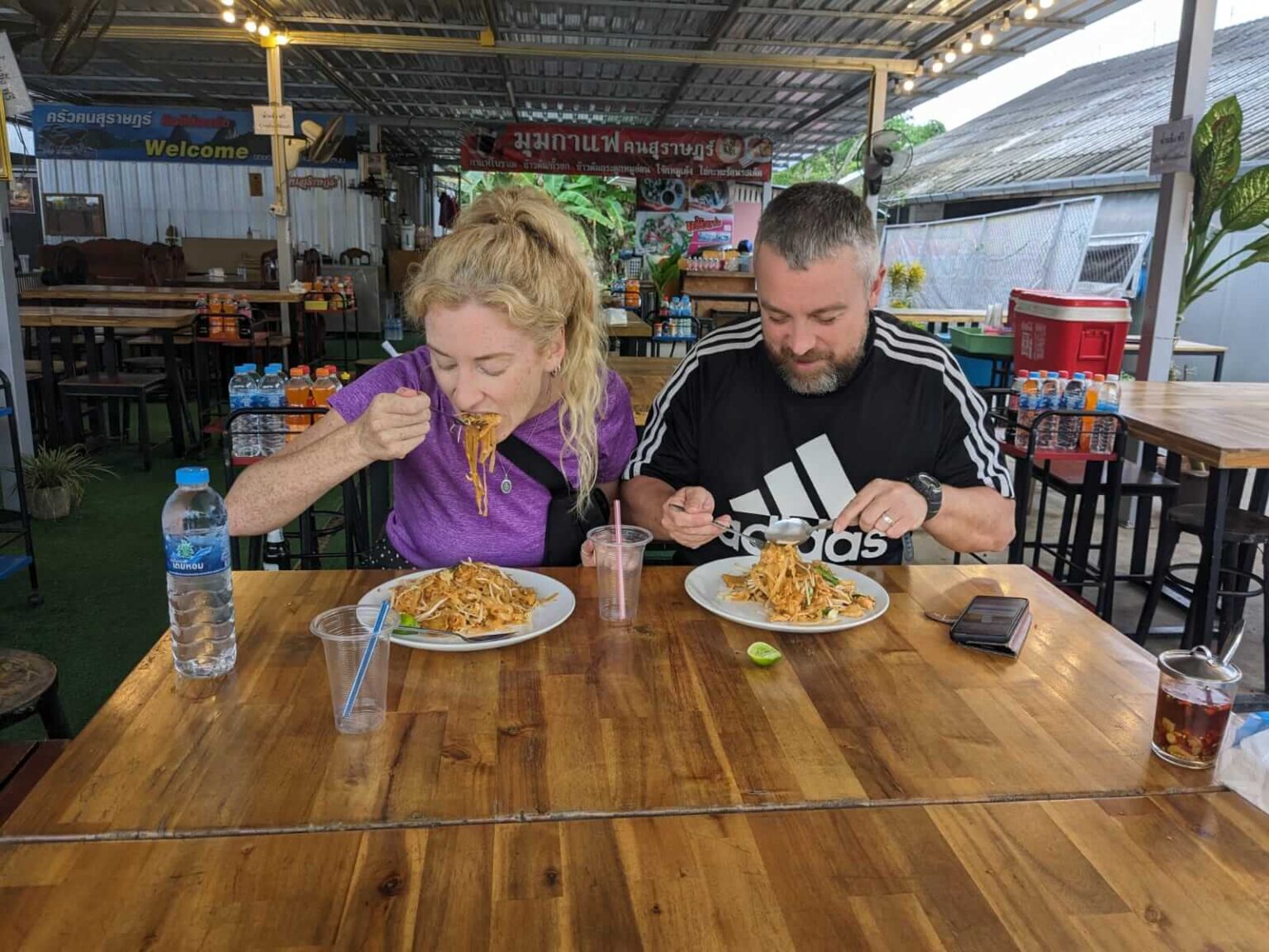 10 Best Tips How To Eat Cheap While Traveling
